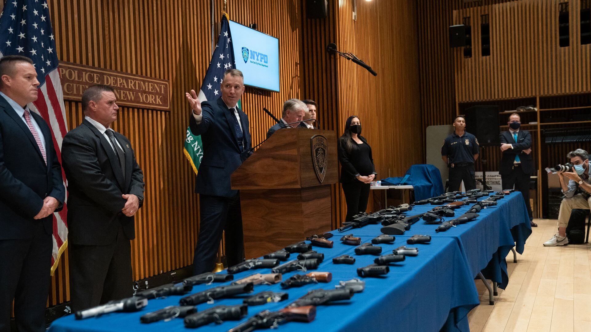 89 NYPD Officers on Leave Due to Vaccine Mandate - The Foreign Desk ...