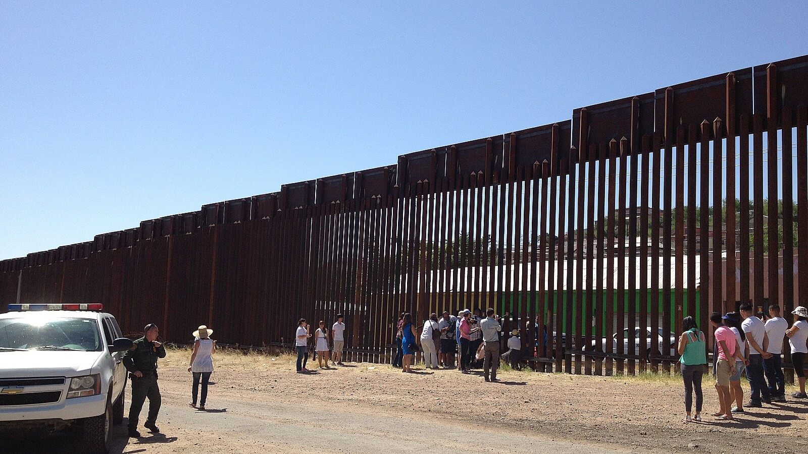 Over 2,500 Migrants Try to Cross the U.S.-Mexico Border in Less Than 24 ...